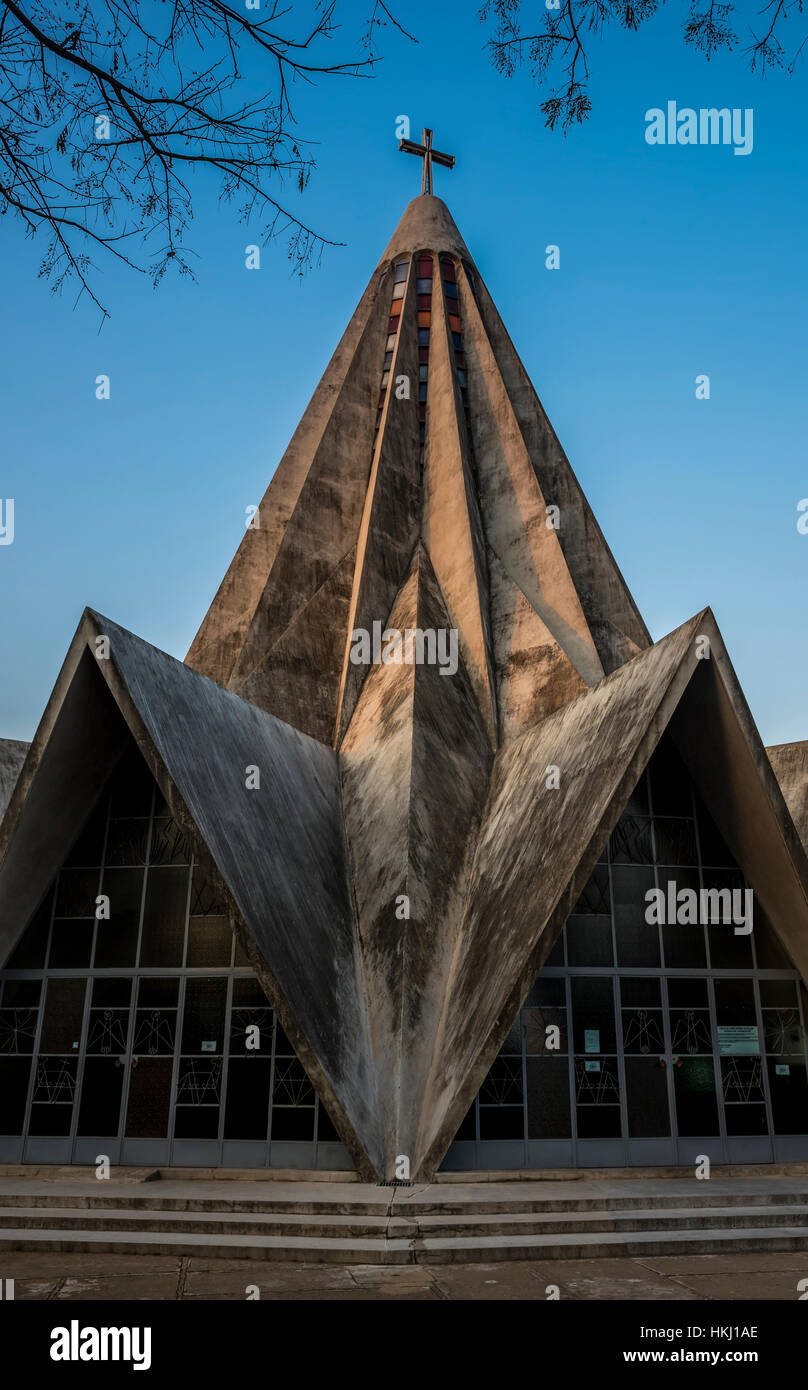 Polana Church by architect Nino Craveio Lopes in Modernist style ...