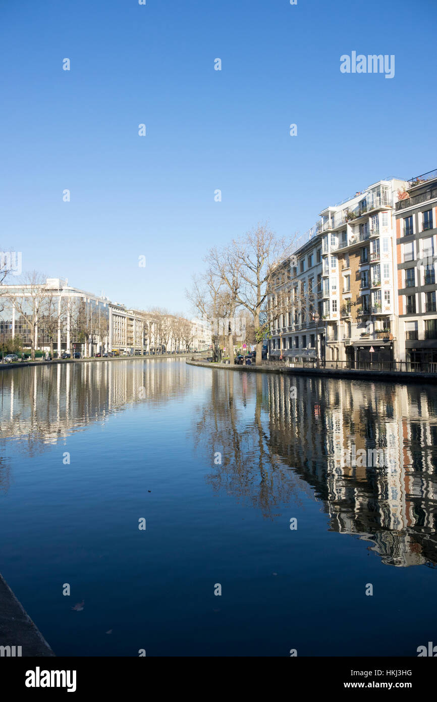 Canal st martin lock hi-res stock photography and images - Alamy