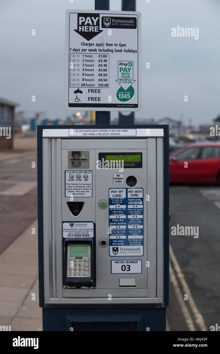 Pay and display parking meter hi-res stock photography and images - Alamy