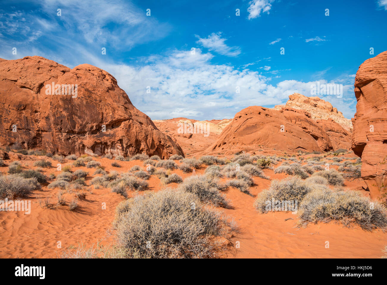Red desert rocks hi-res stock photography and images - Alamy