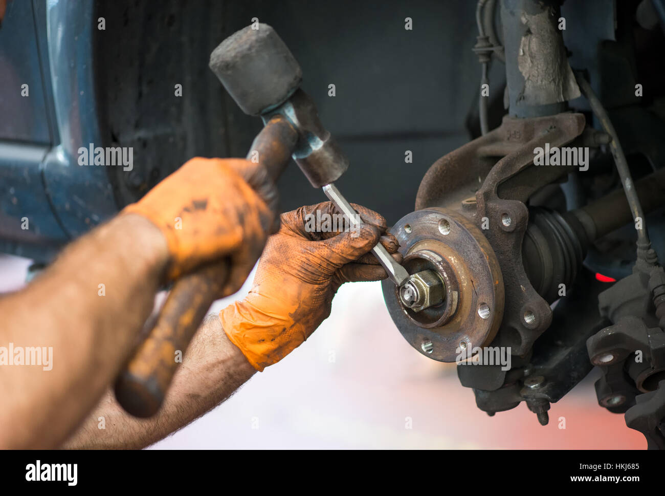 Car mechanic hands hi-res stock photography and images - Alamy