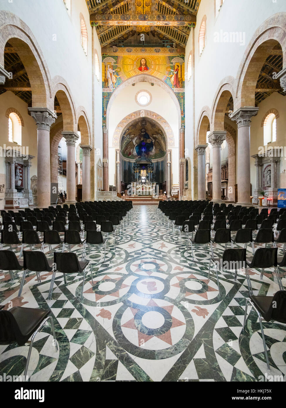 Der Dom von Messina, Piazza Duomo ,,Sizilien , Italien Stock Photo - Alamy