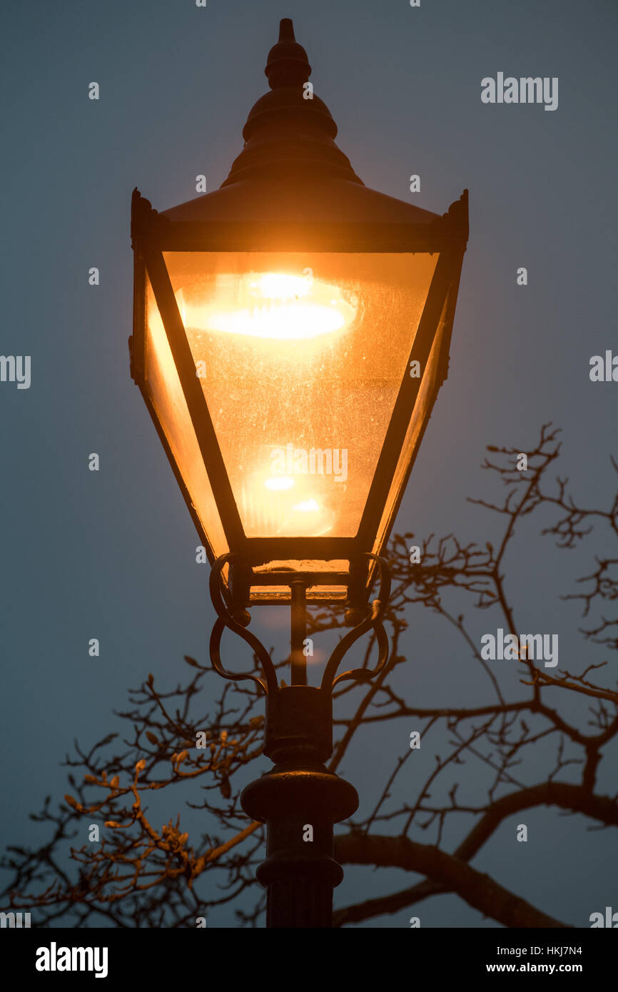 Orange glow street light hi-res stock photography and images - Alamy