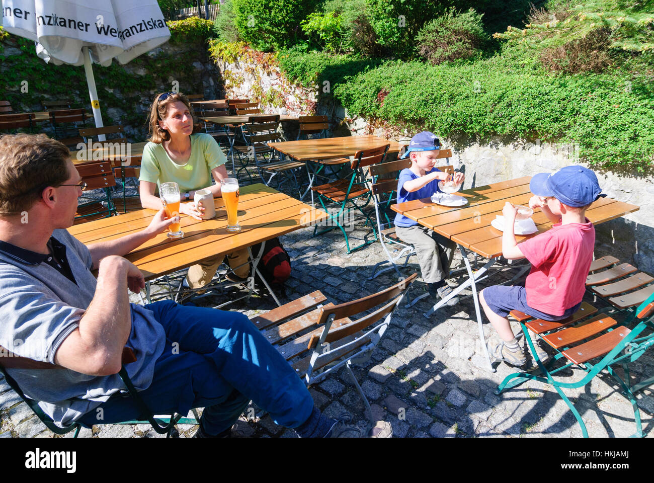 Garden drinking beer hi-res stock photography and images - Alamy
