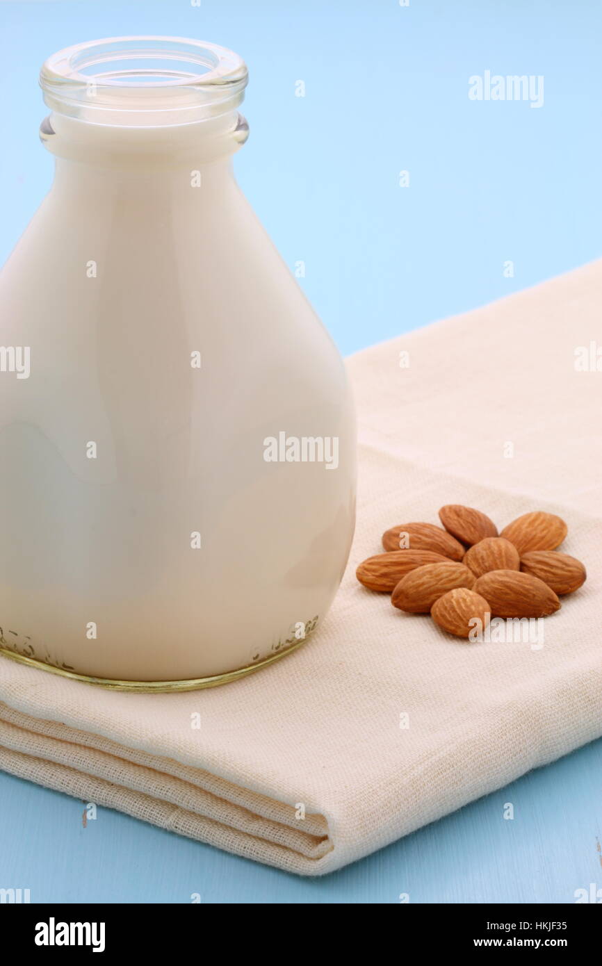 Vintage milk carton hi-res stock photography and images - Alamy