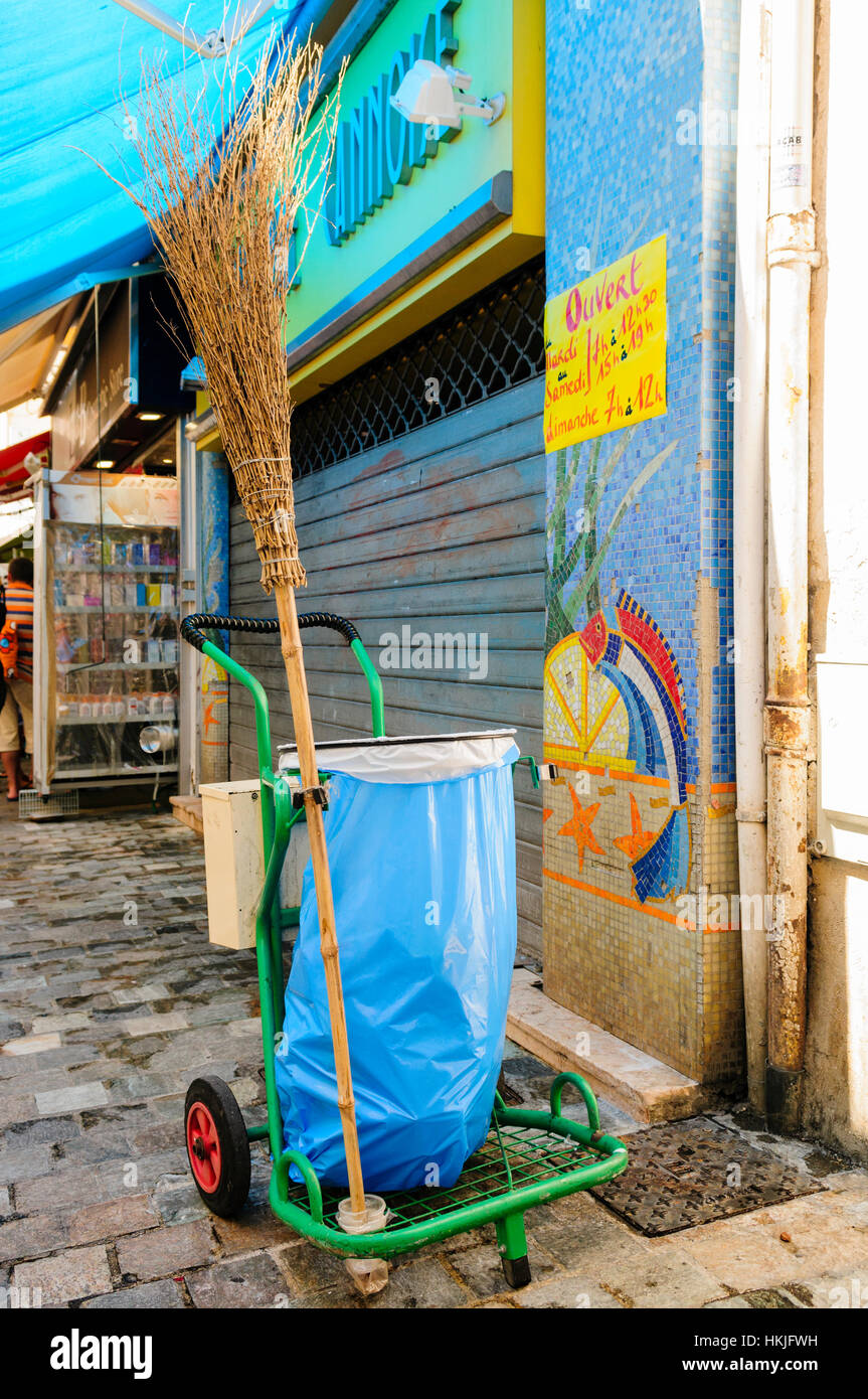 Road sweepers broom hi-res stock photography and images - Alamy