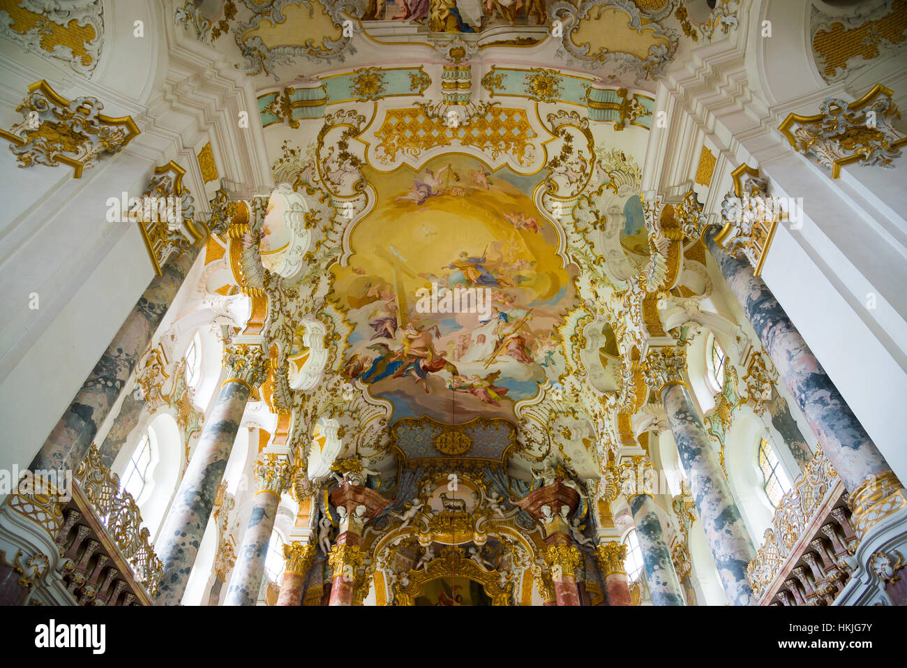 Gold oval church hi-res stock photography and images - Alamy