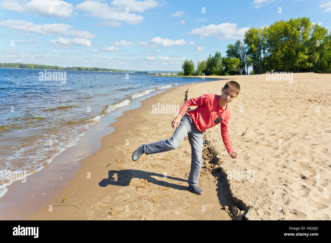 Sand throwing hi-res stock photography and images - Alamy