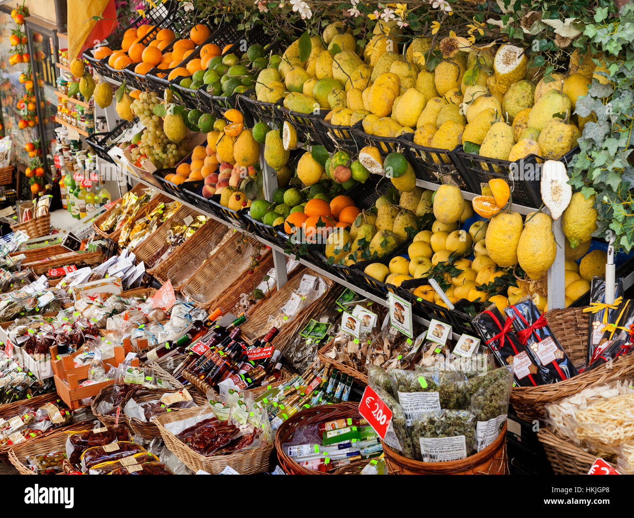 Display of goods on fruit stall Stock Photo - Alamy