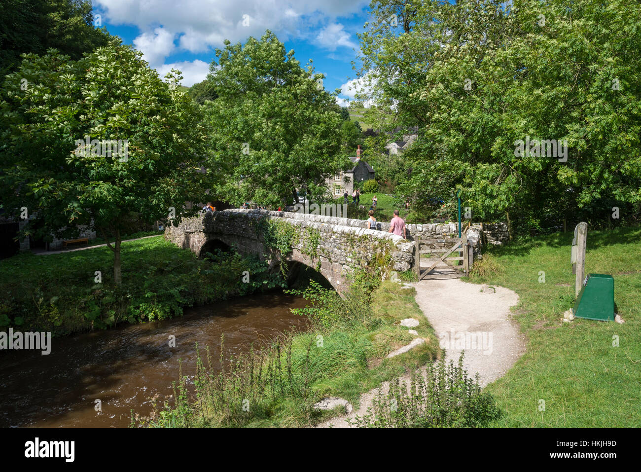 Old english stone bridge hi-res stock photography and images - Alamy