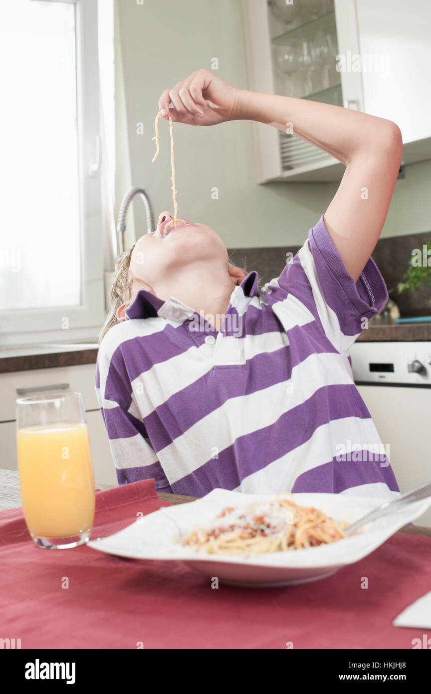 Kids eating noodles hi-res stock photography and images - Alamy