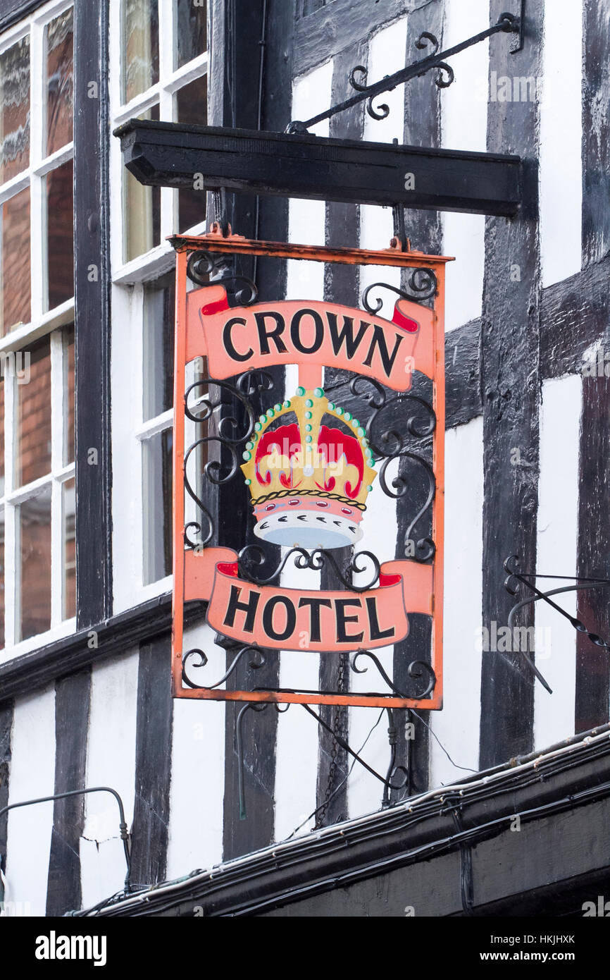 Iron crown pub hi-res stock photography and images - Alamy