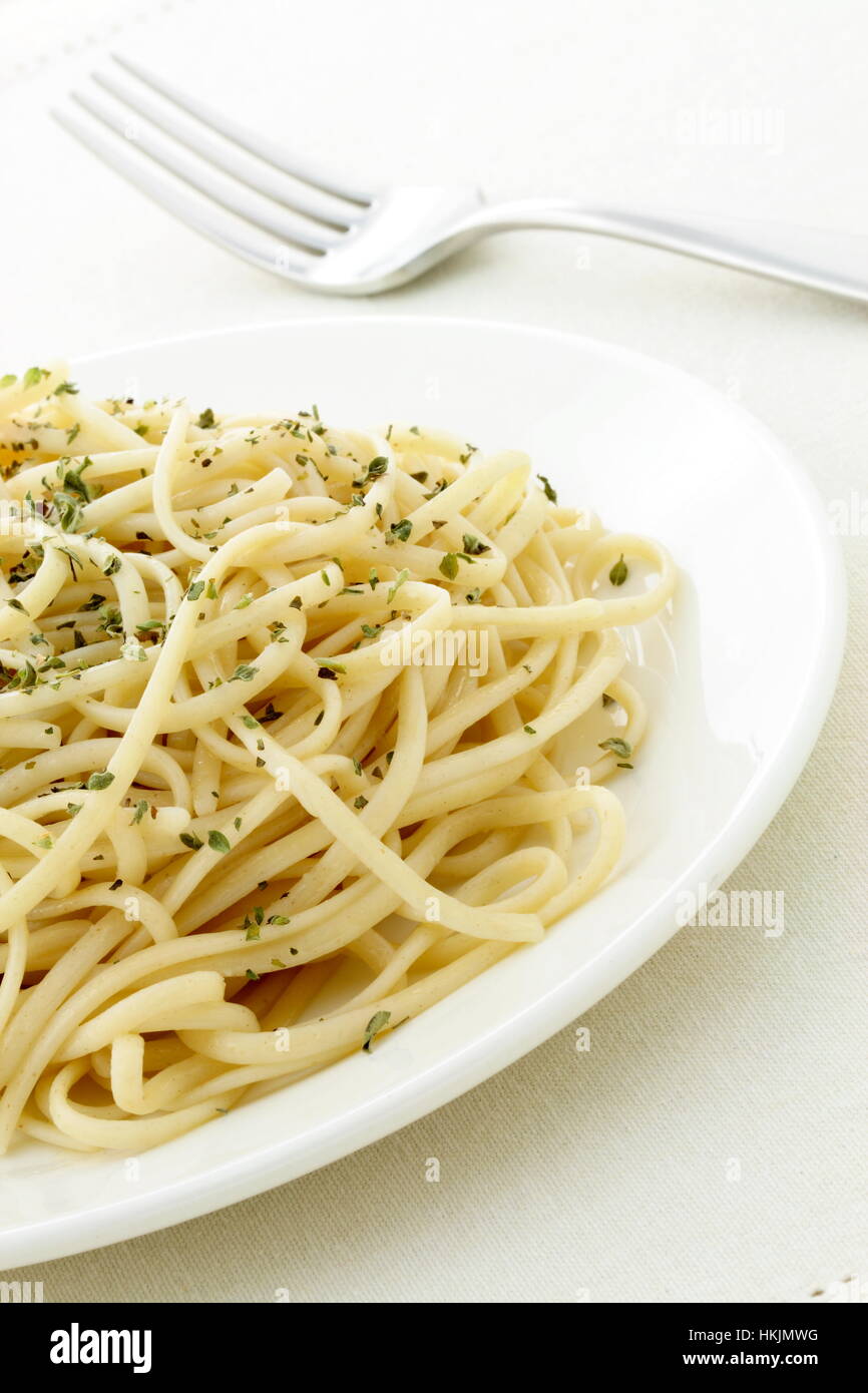 delicious italian plain spaghetti with italian herbs fresh butter and ...