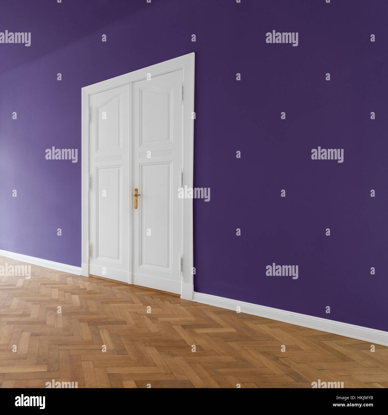 Interior with purple walls hi-res stock photography and images - Alamy