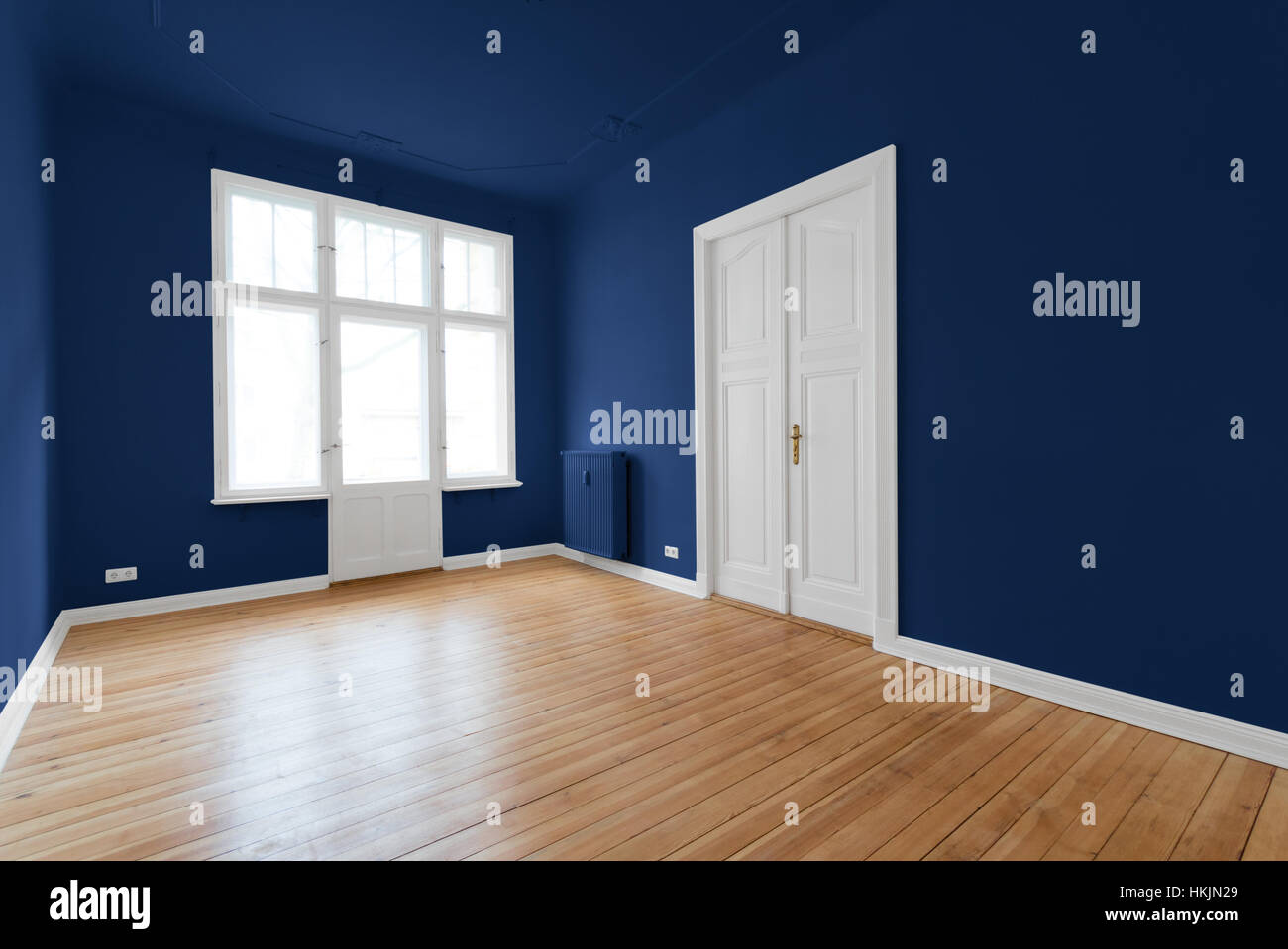 beautiful empty room - apartment after renovation Stock Photo - Alamy