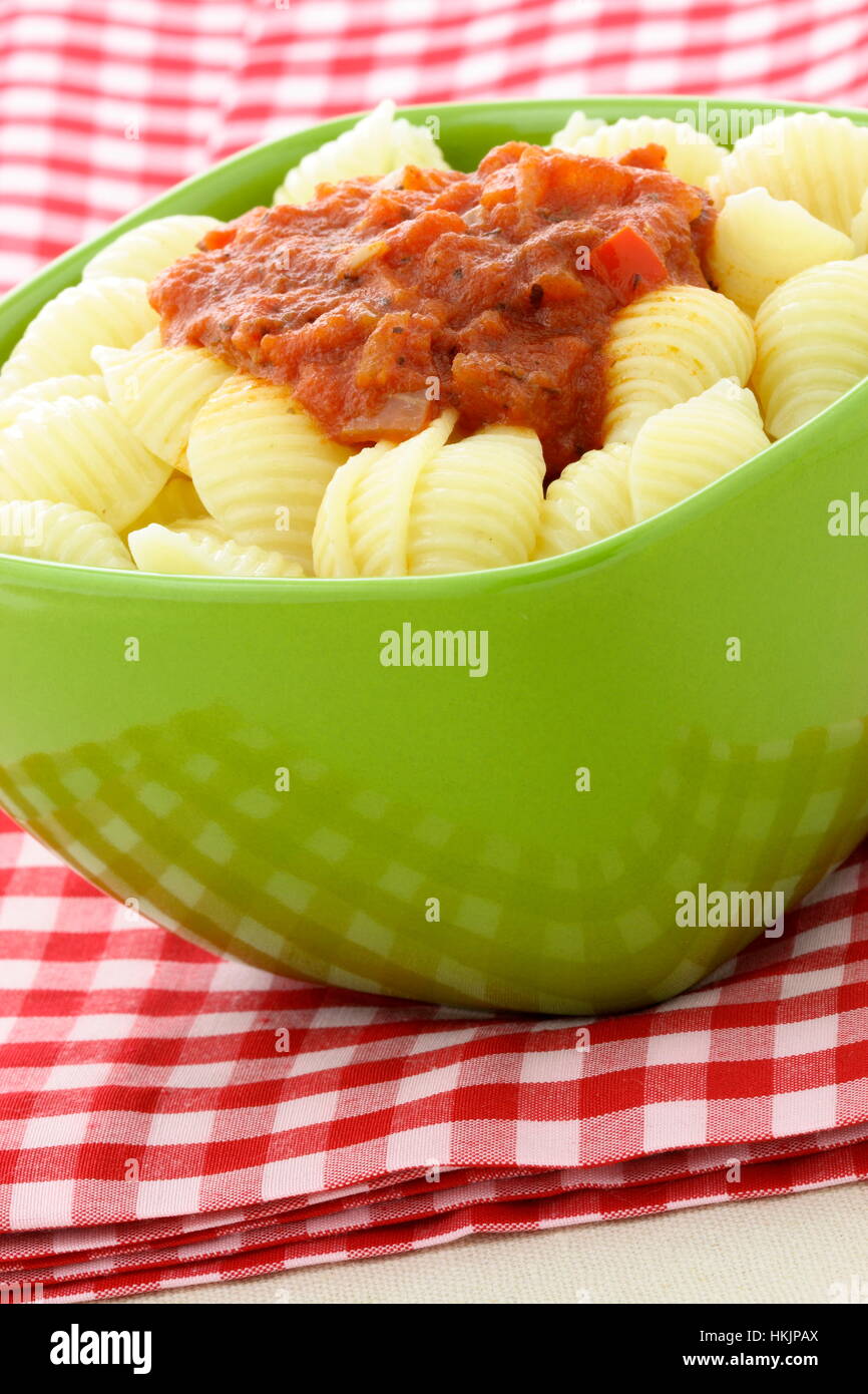 Big pasta shells hi-res stock photography and images - Alamy
