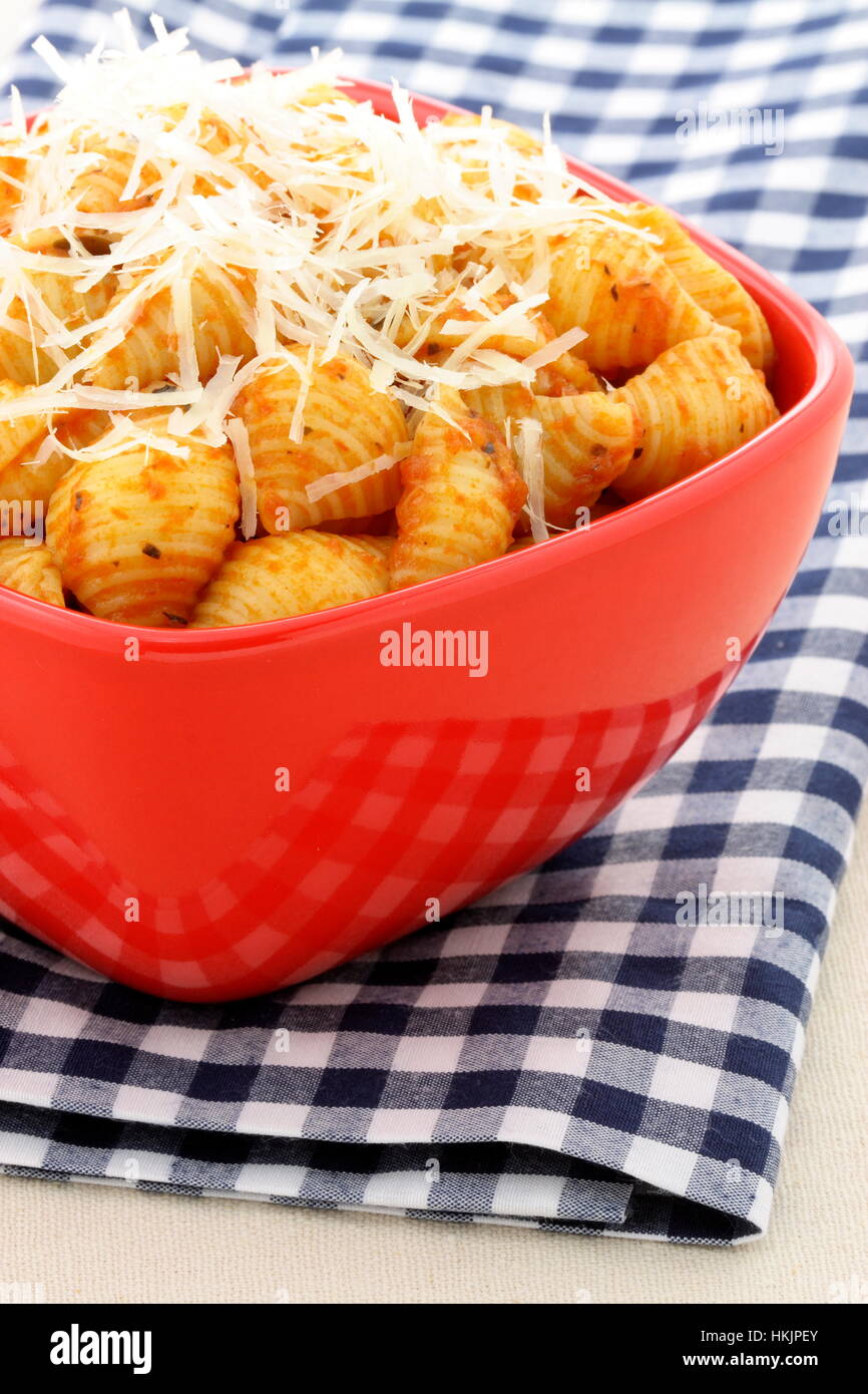 Big pasta shells hi-res stock photography and images - Alamy