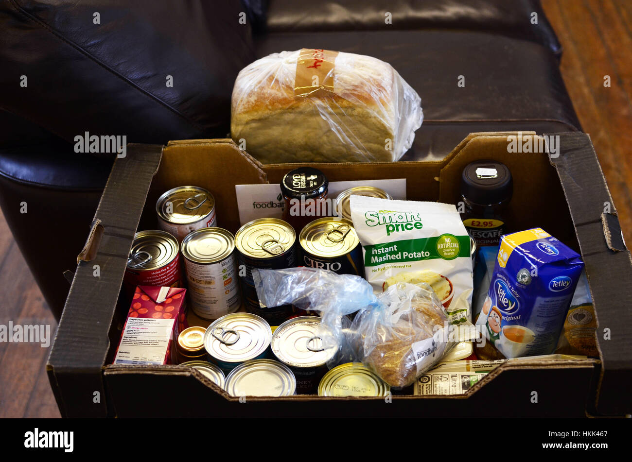 Food bank box hi-res stock photography and images - Alamy