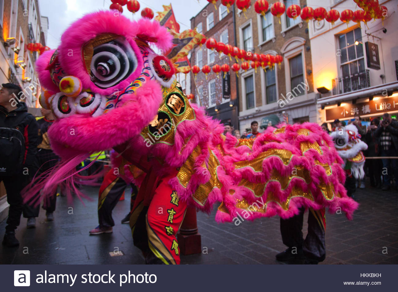 Chinese Lion Dance Red Envelope Stock Photos & Chinese Lion Dance Red ...