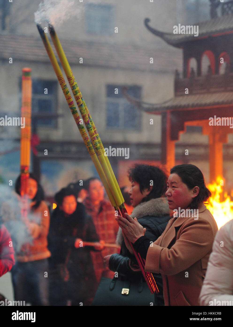 Chinese people go temple pray hi-res stock photography and images - Alamy