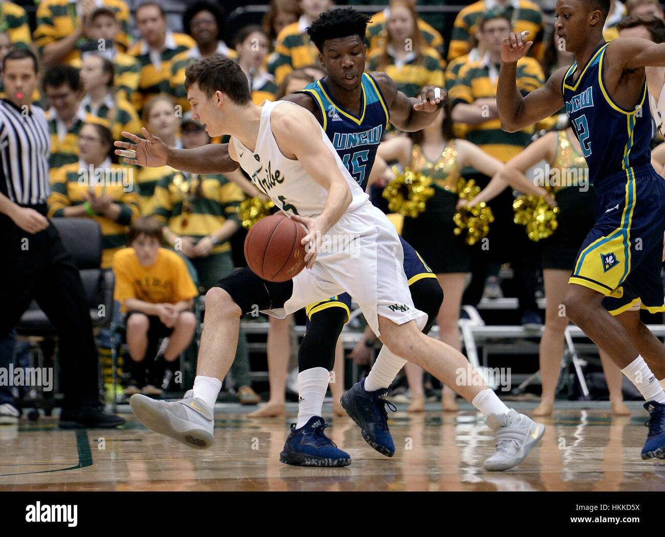 Williamsburg, USA. 28th Jan, 2017. William and Mary guard Greg ...