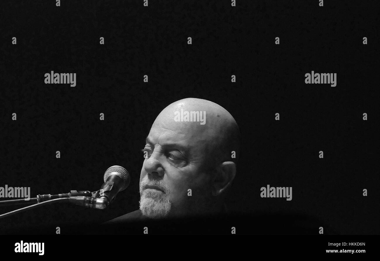 Billy joel in performance hi-res stock photography and images - Alamy