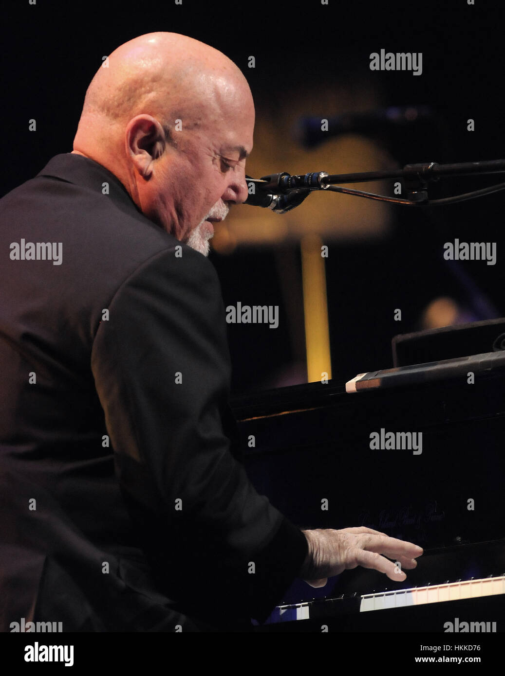 Florida, USA. 27th Jan, 2017. Billy Joel performs before a sold out ...