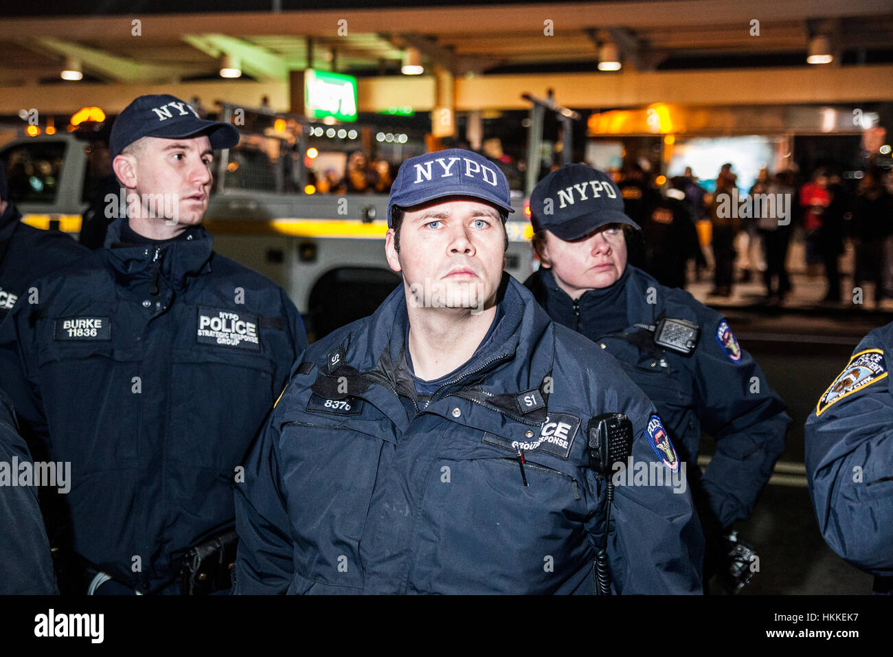 Us airport officers hi-res stock photography and images - Alamy