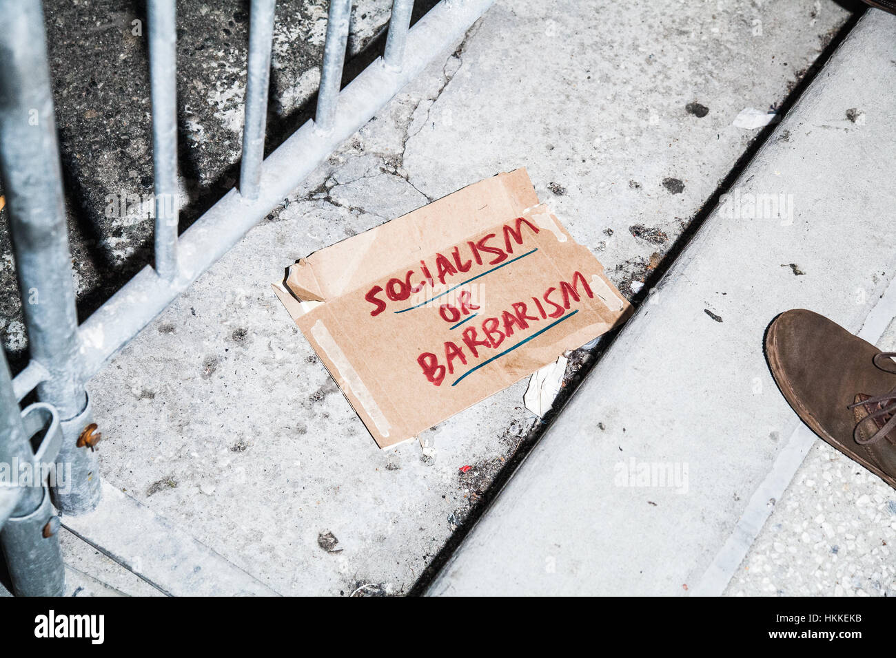 Jfk international airport sign hi-res stock photography and images - Alamy
