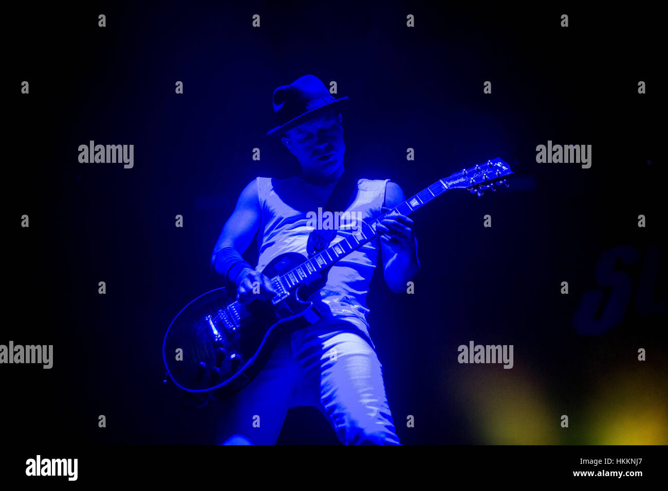 Sum 41 guitarist hi-res stock photography and images - Alamy