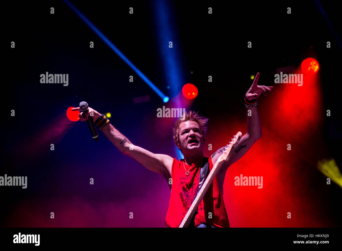 Sum 41 bassist hi-res stock photography and images - Alamy