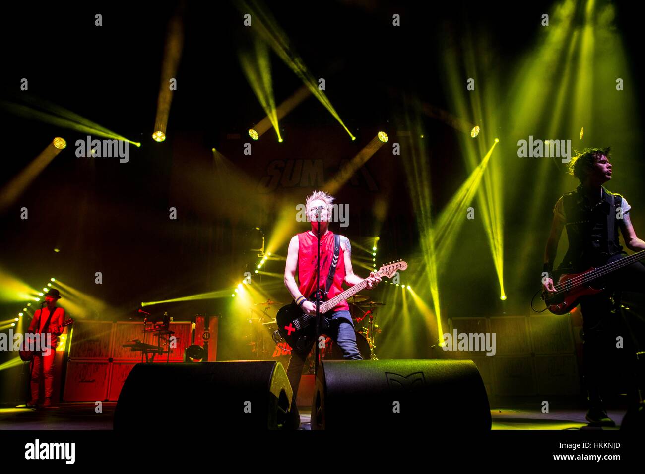 Sum 41 guitarist hi-res stock photography and images - Alamy