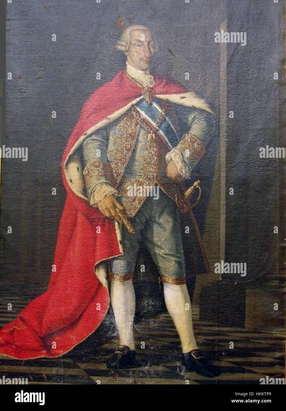 Royal cloak hi-res stock photography and images - Alamy