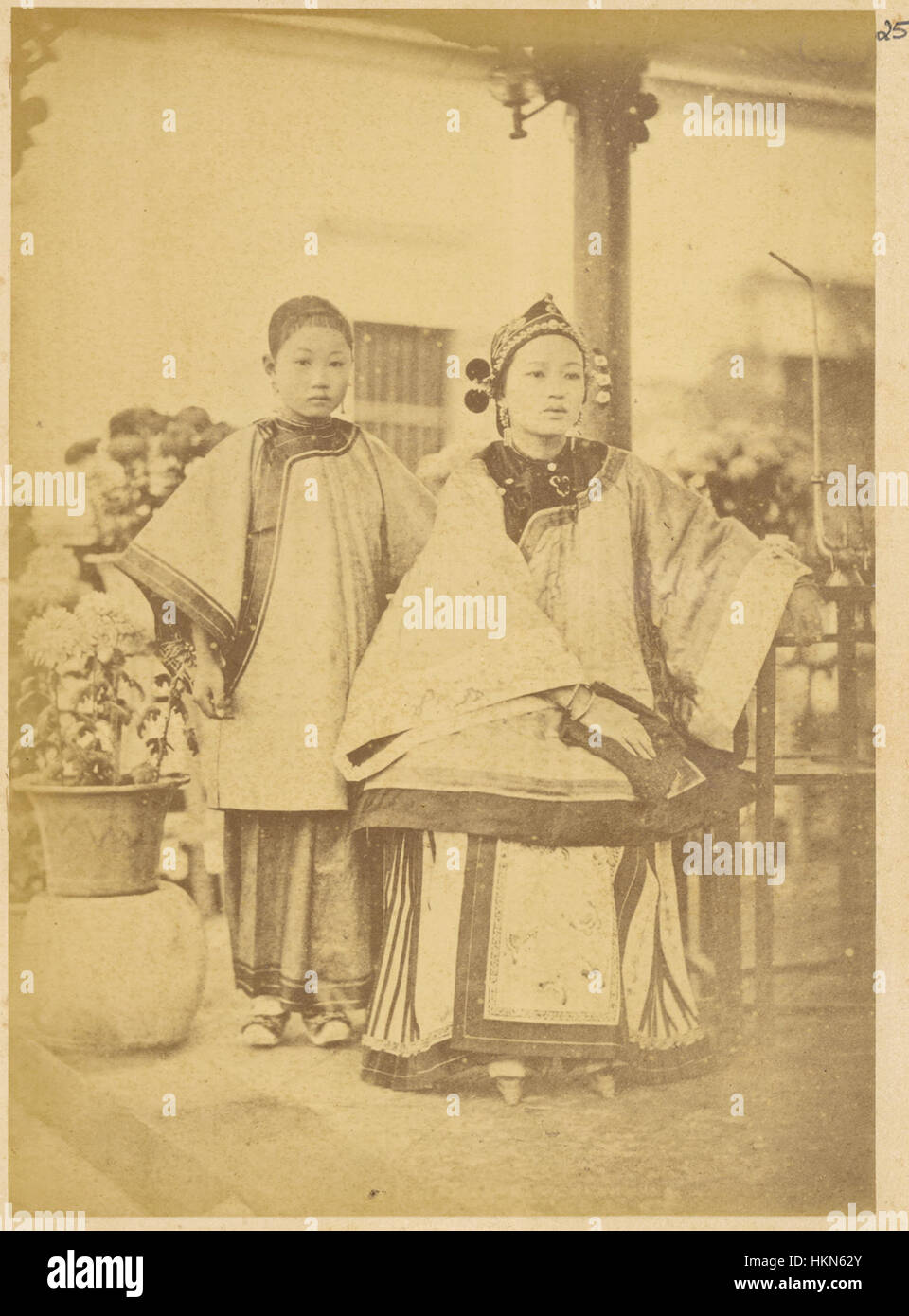 Chinese servant portrayal hi-res stock photography and images - Alamy