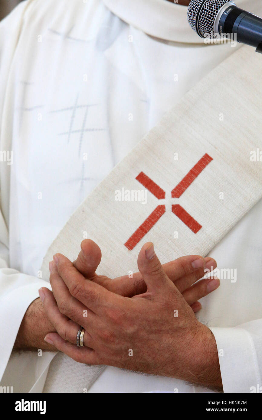 Catholic deacon hi-res stock photography and images - Alamy