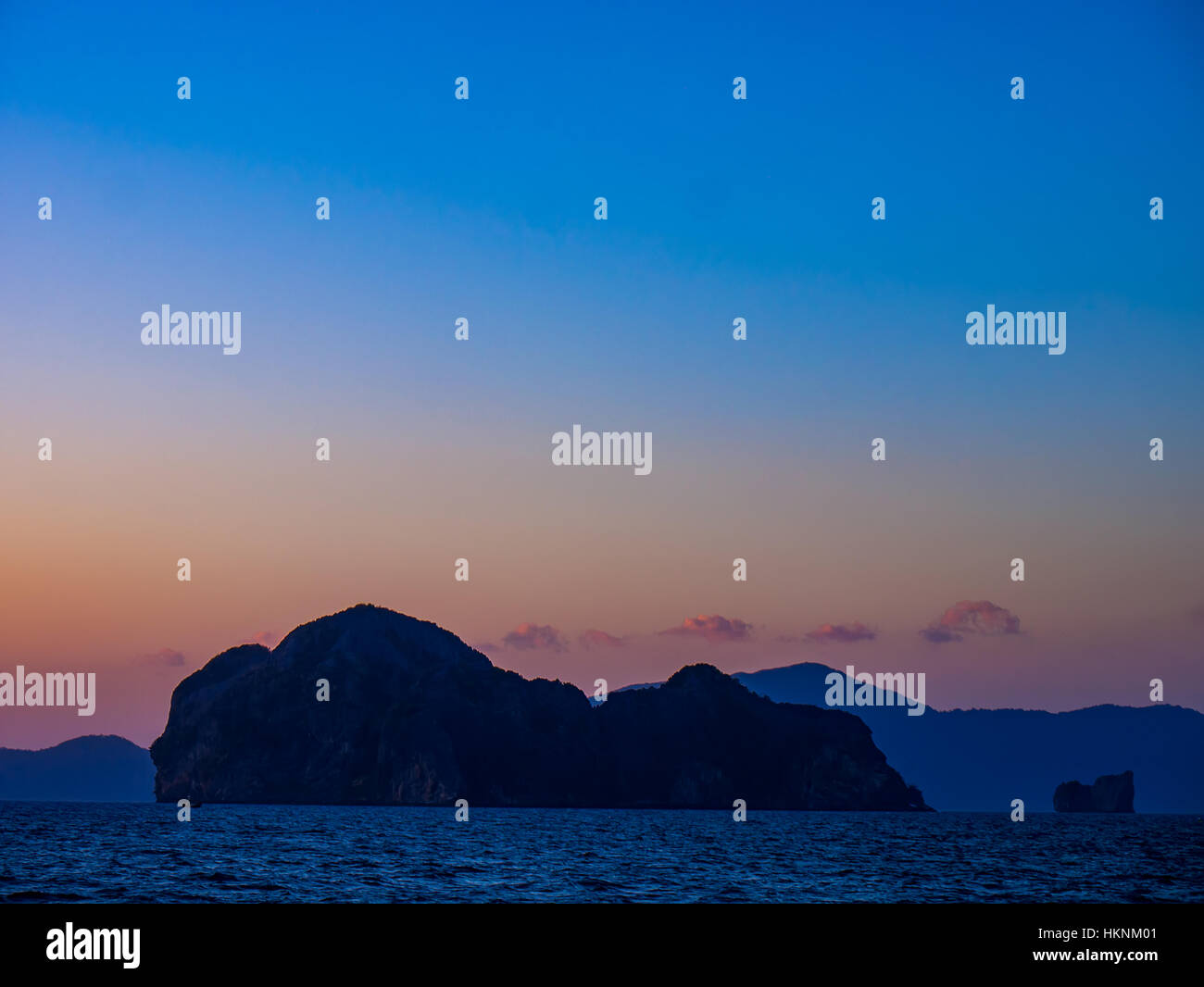 Sunset with cloud at the middle of the ocean Stock Photo - Alamy