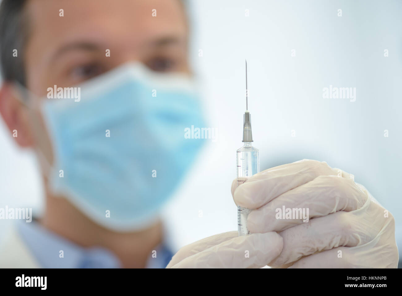 Doctor preparing syringe Stock Photo - Alamy