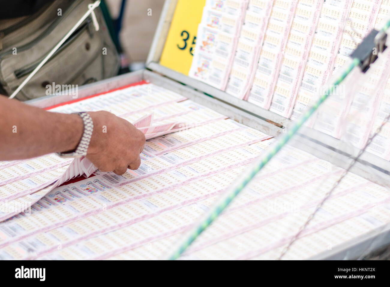 Arcade prize counter hi-res stock photography and images - Alamy