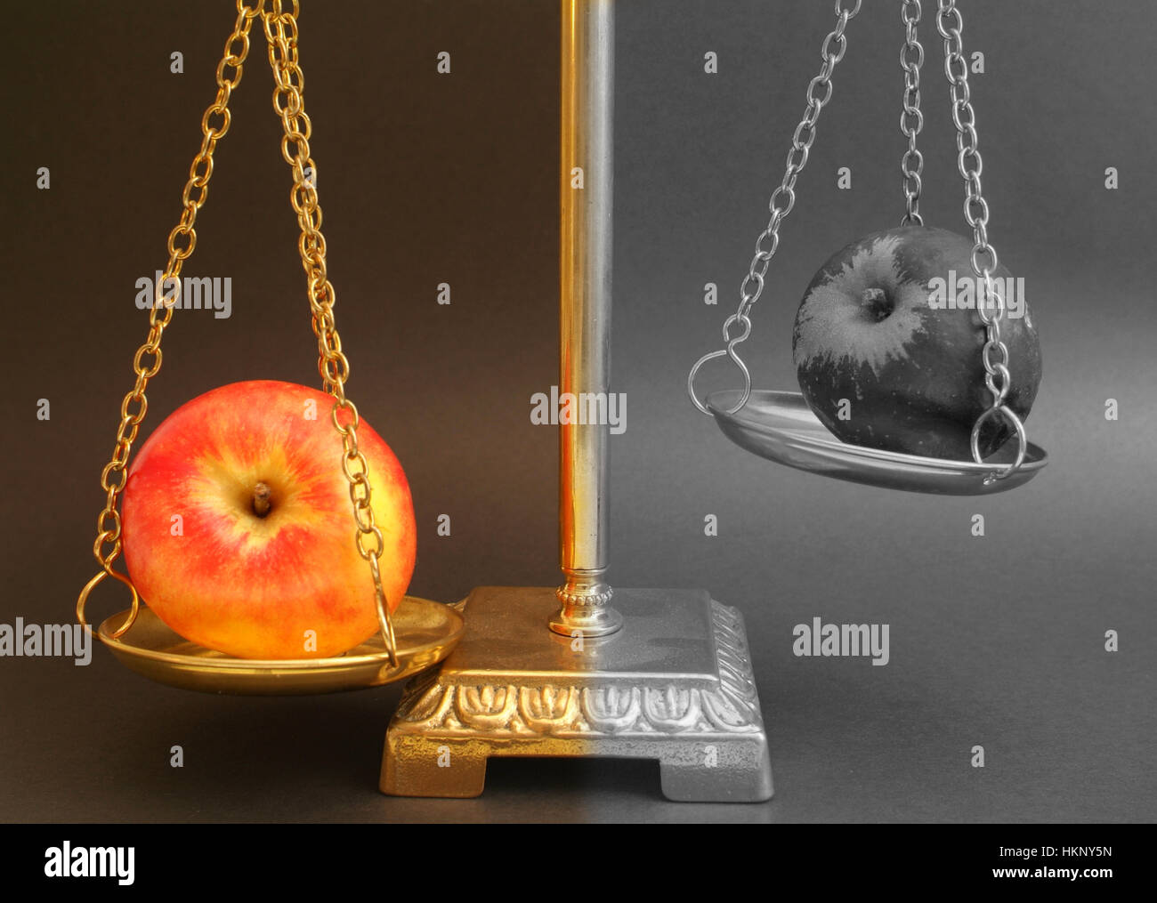 Apples on scale Stock Photo - Alamy