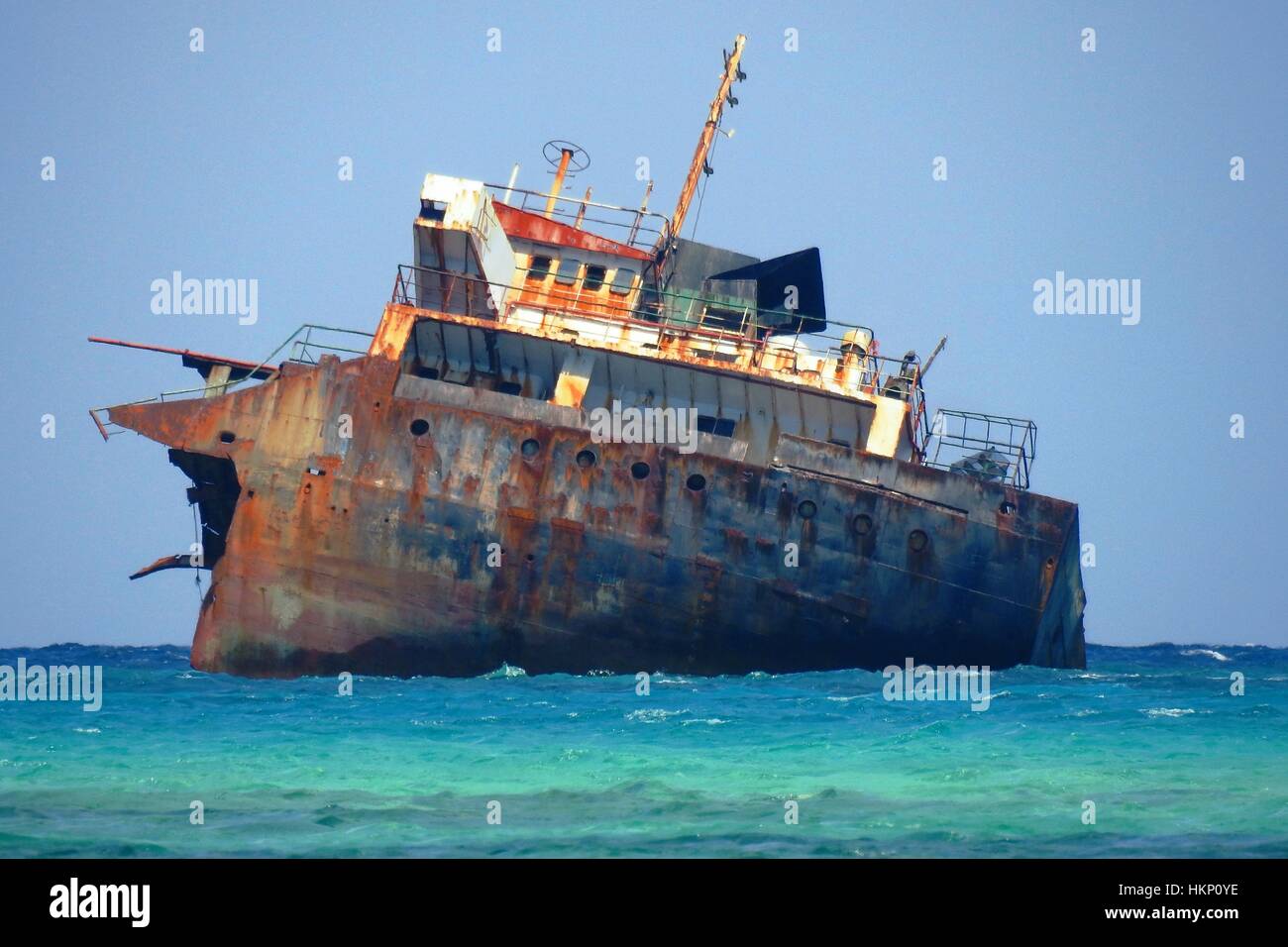 Ships shipwreck shipwrecks hi-res stock photography and images - Alamy