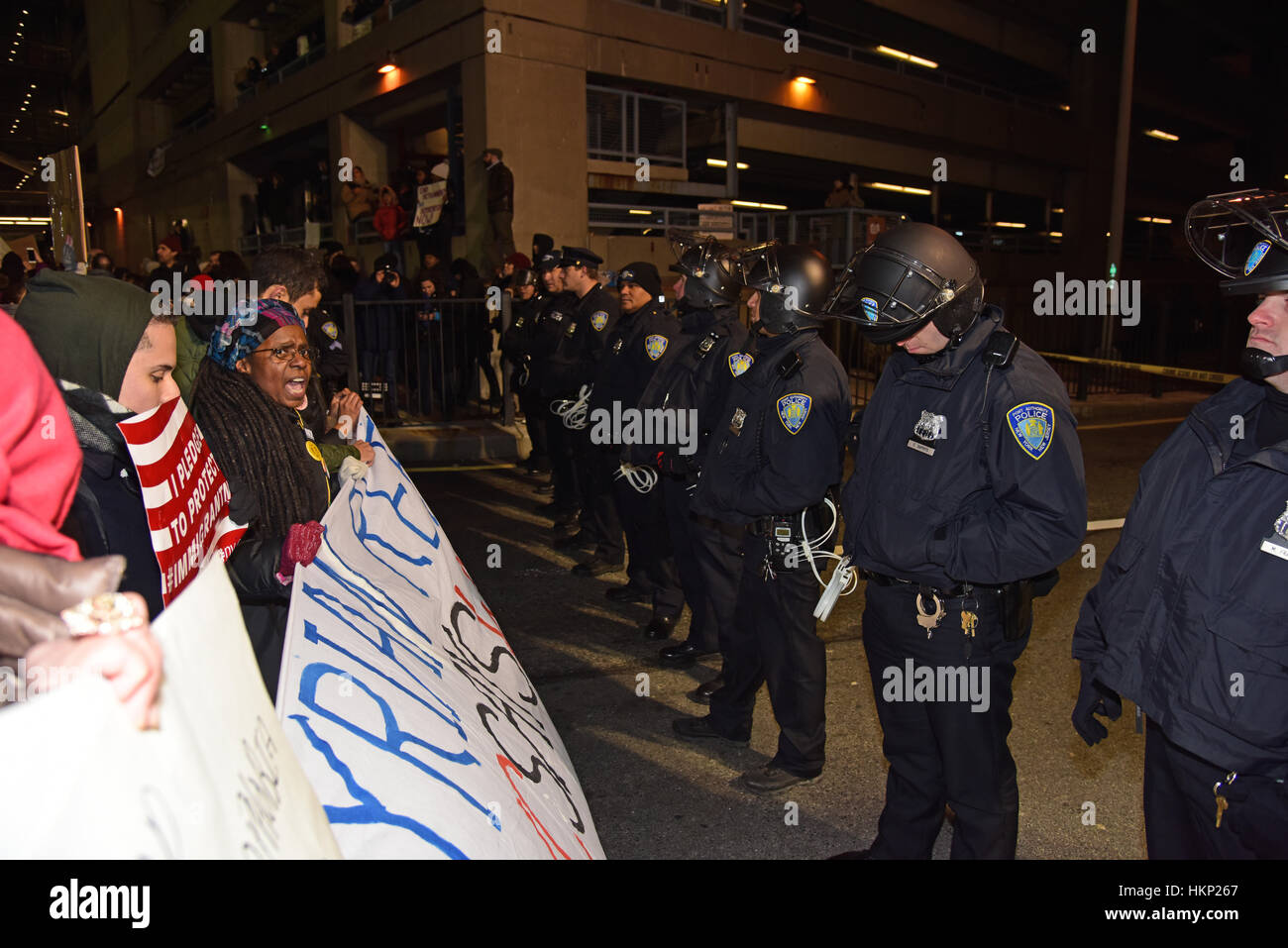 Port authority police airport hi-res stock photography and images - Alamy