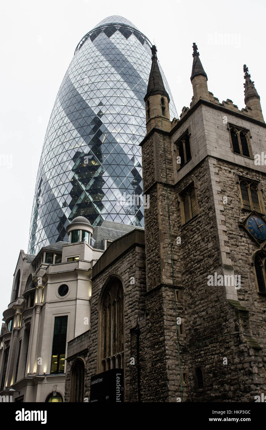 Glass towers in the city of london hi-res stock photography and images ...