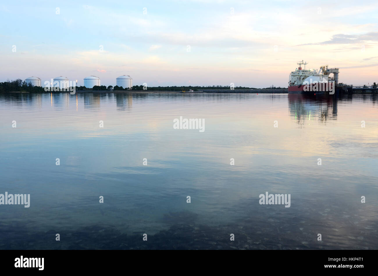 Lng tanker hi-res stock photography and images - Alamy