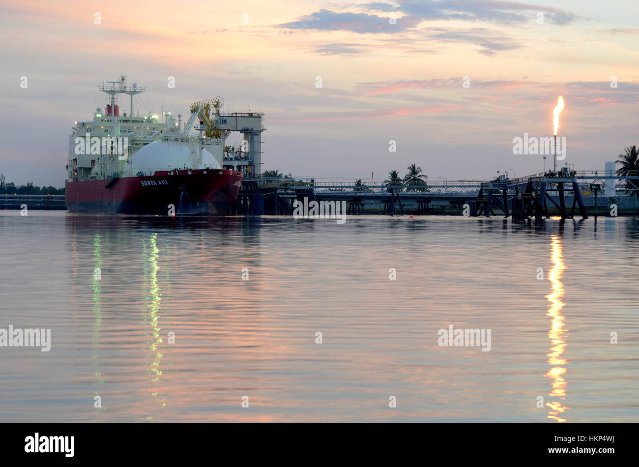 Lng tankers hi-res stock photography and images - Alamy