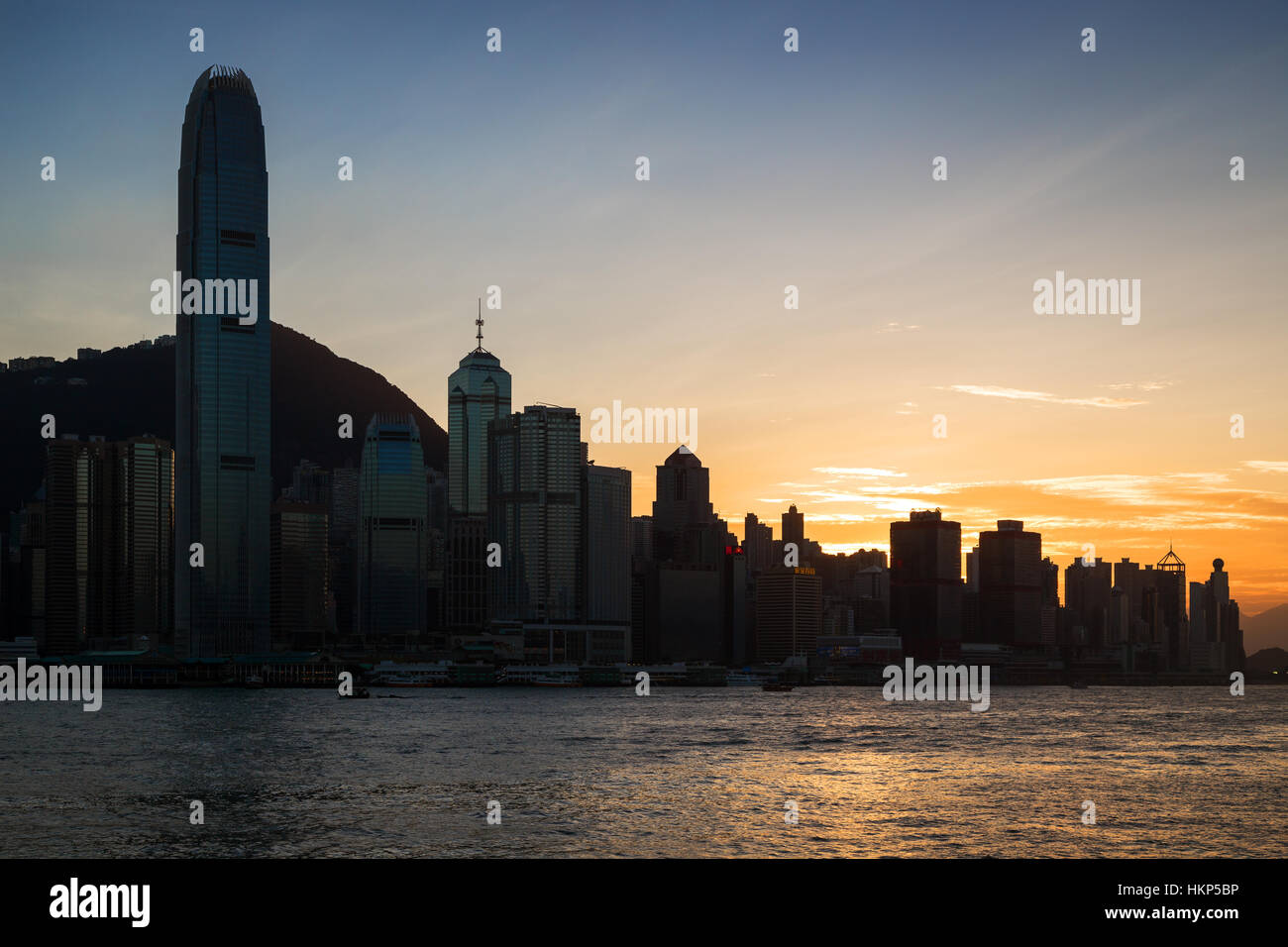 Hong kong skyline silhouette hi-res stock photography and images - Alamy