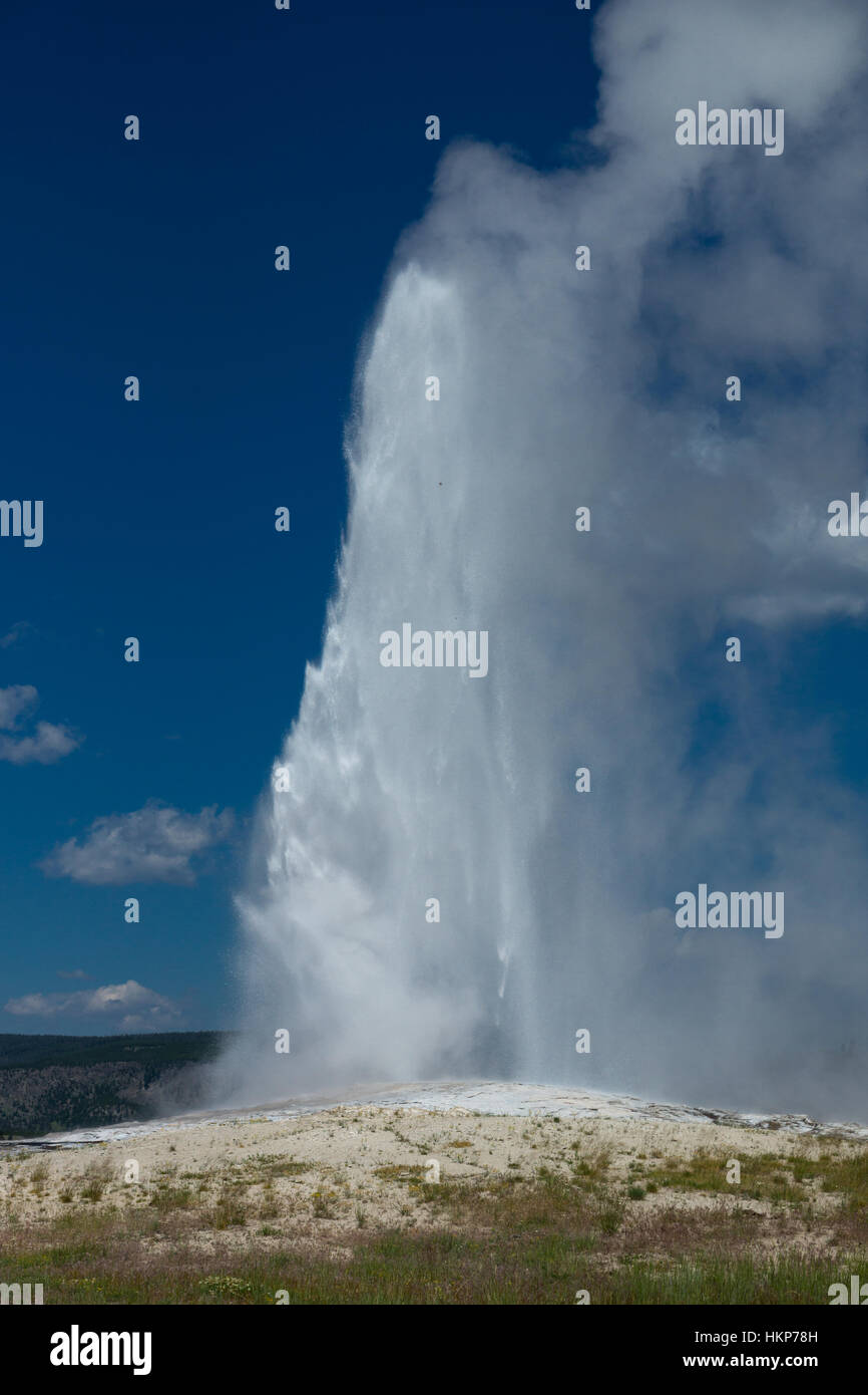 Old Faithful, Upper Geyser Basin, Yellowstone National Park, Wyoming ...