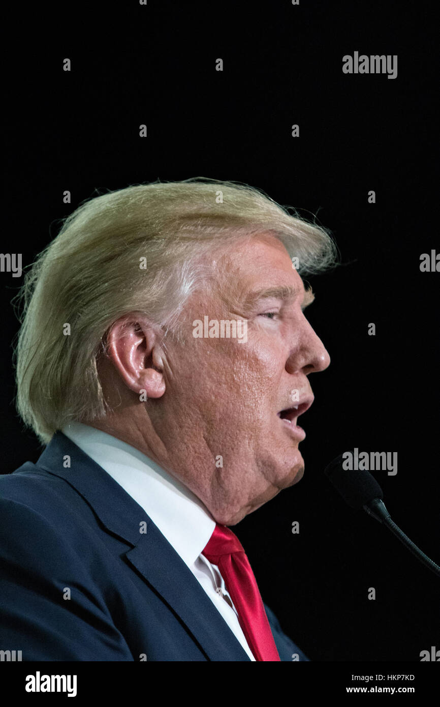 Republican Presidential Candidate Billionaire Donald Trump Addresses 