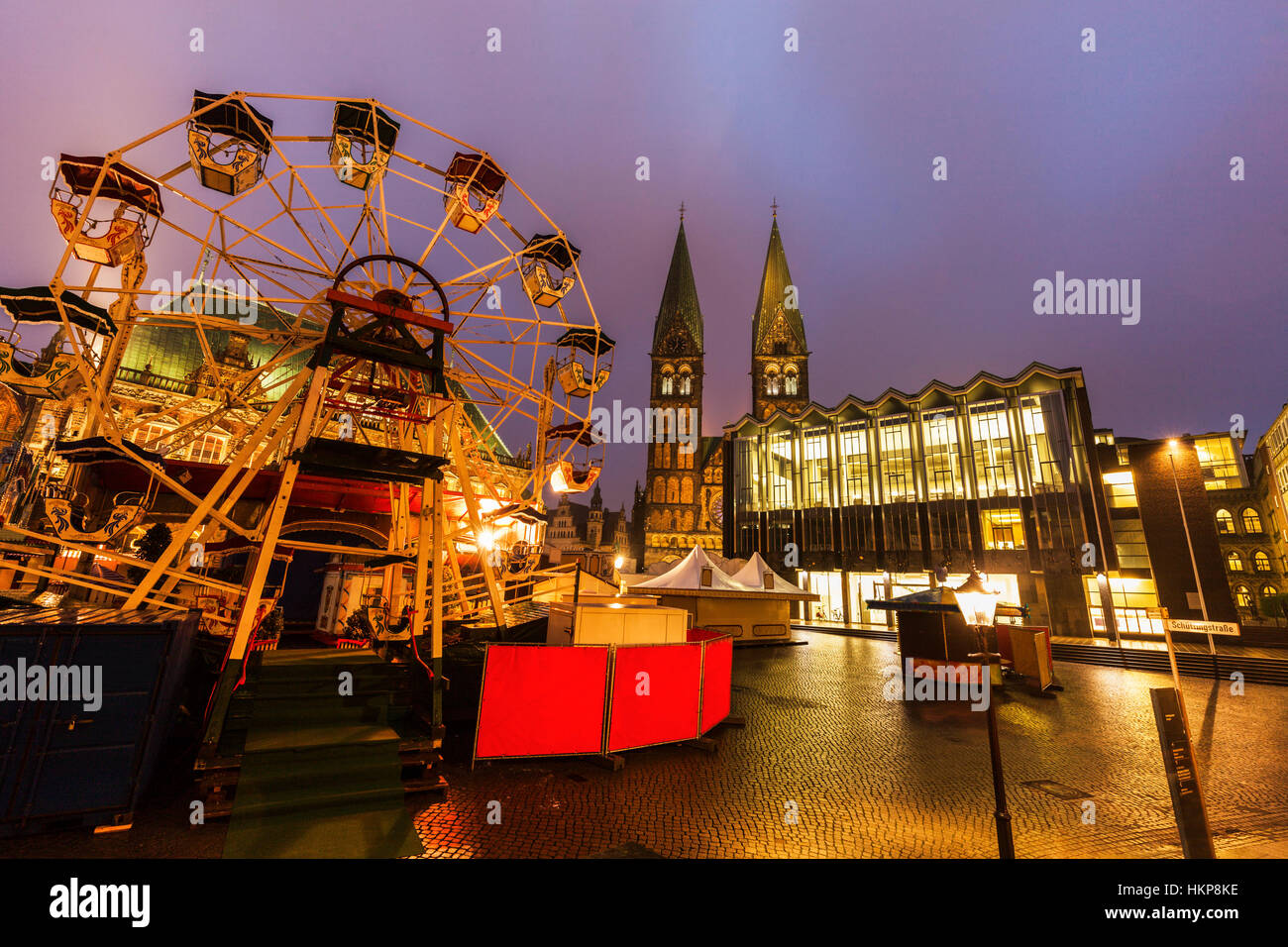 Bremen Market Square at night. Bremen, Germany Stock Photo - Alamy