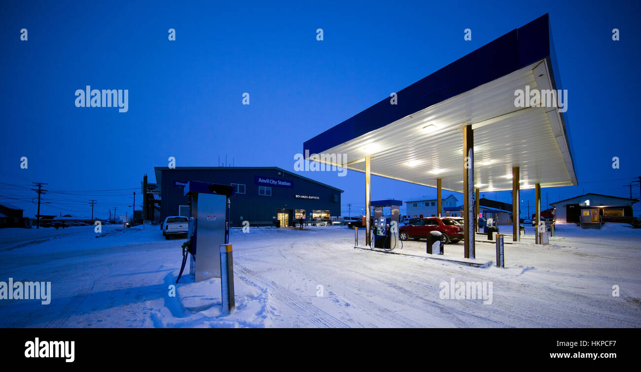 Gas station exterior hi-res stock photography and images - Alamy