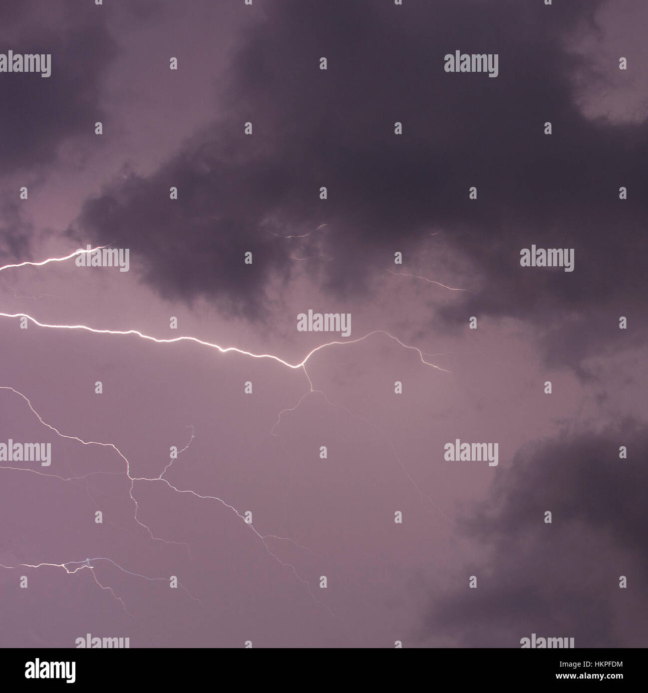Horizontal lightning strikes in hi-res stock photography and images - Alamy